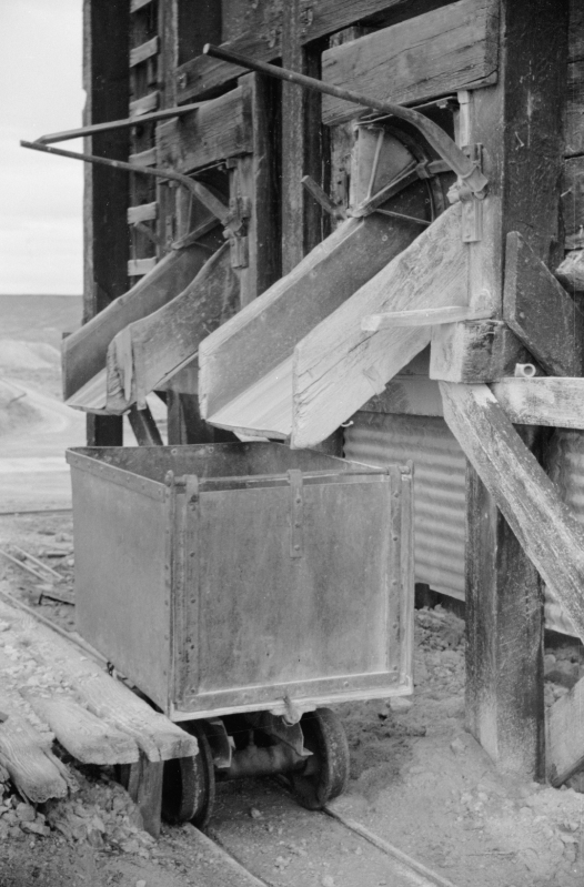 abandoned mine - Classroom Clipart