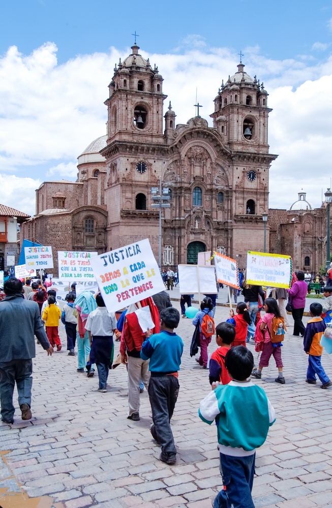 children holding justice signs plaza de armas photo 003 - Classroom ...