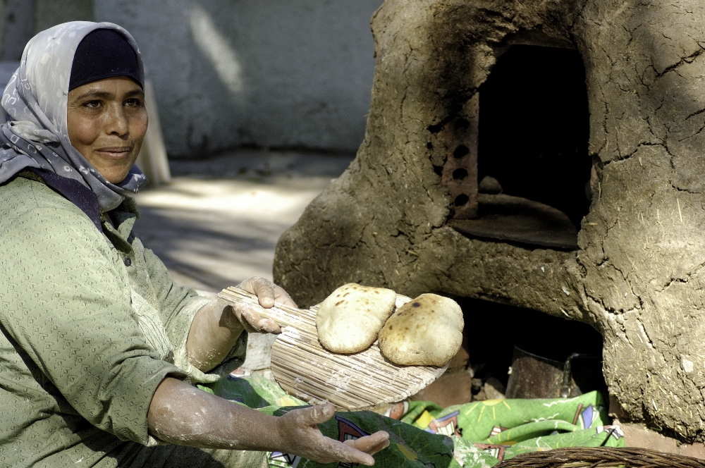 Egyptian women making fresh bread 5438 - Classroom Clip Art