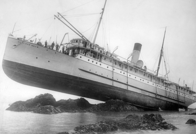 SS Princess May wrecked on August 5 1910 - Classroom Clip Art