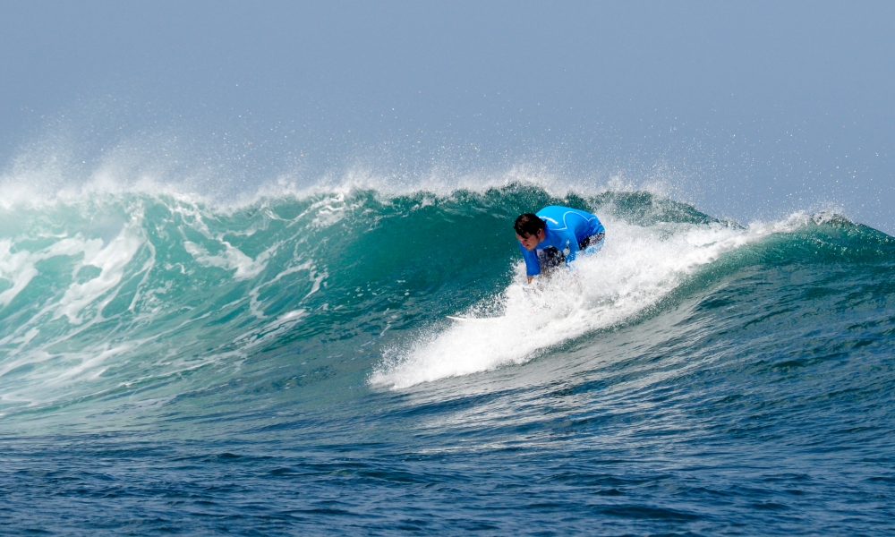water-Surfing Indonesia