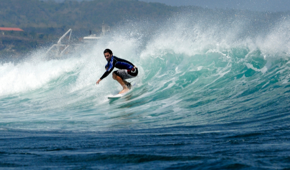 water-Surfing Indonesia