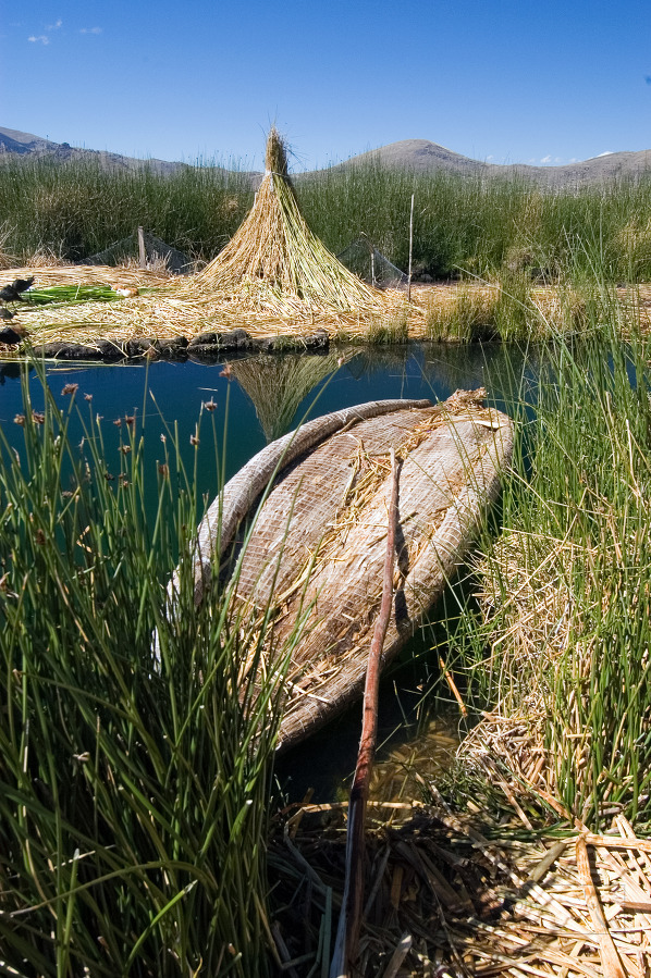 Traditional reed boats huts on Lake Titicaca - Classroom Clip Art