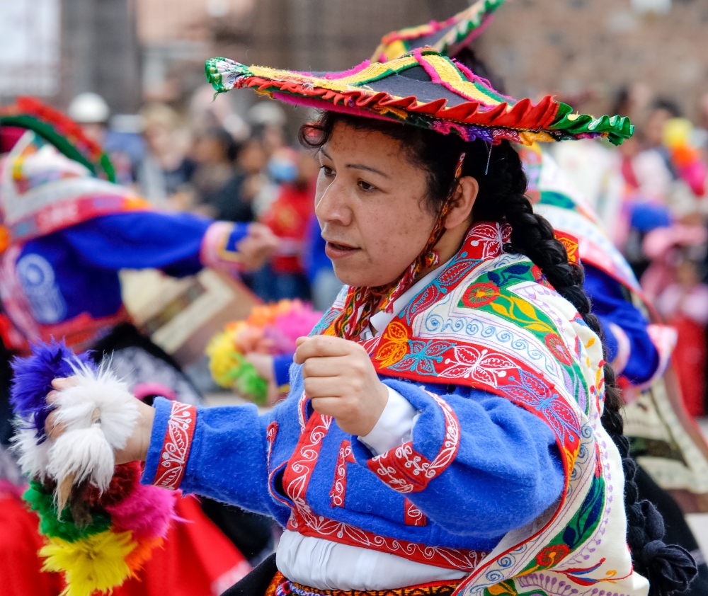 woman dancers wearing colorful traditional costumes cuzco peru 0 ...