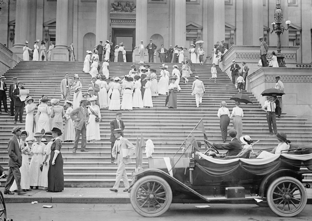 people on capitol steps 1913 - Classroom Clip Art