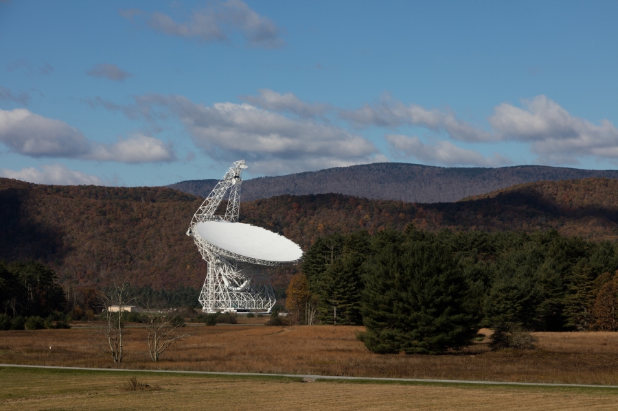 Radio telescope at the National Radio Astronomy Observatory in G ...