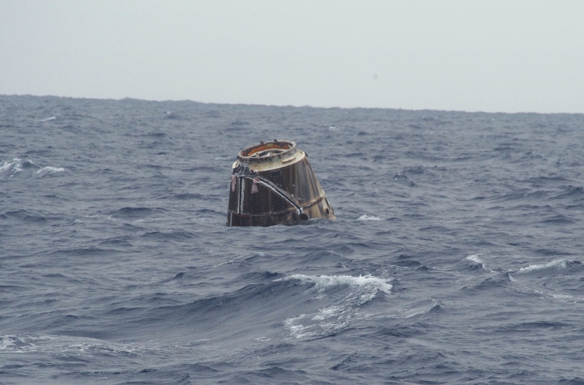 spacex dragon cargo craft after splashdown - Classroom Clip Art