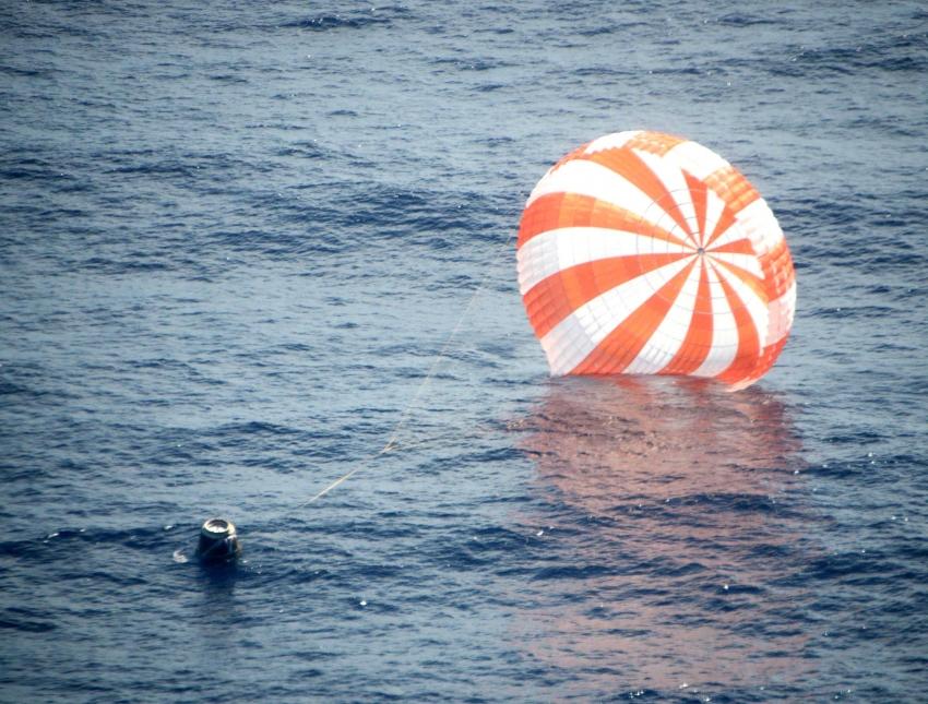 spacex dragon cargo craft splashdown - Classroom Clip Art