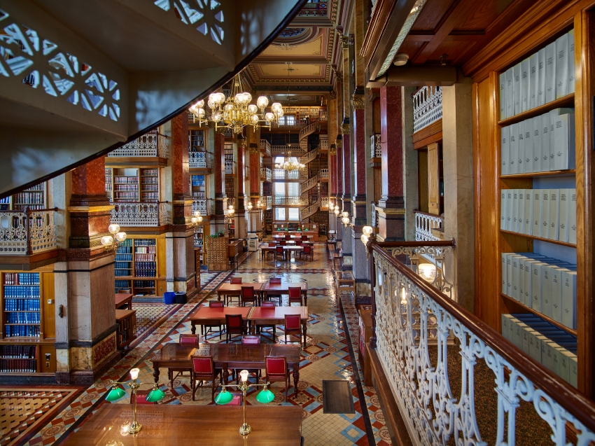 spiral staircase accents the members library at the Iowa State C ...