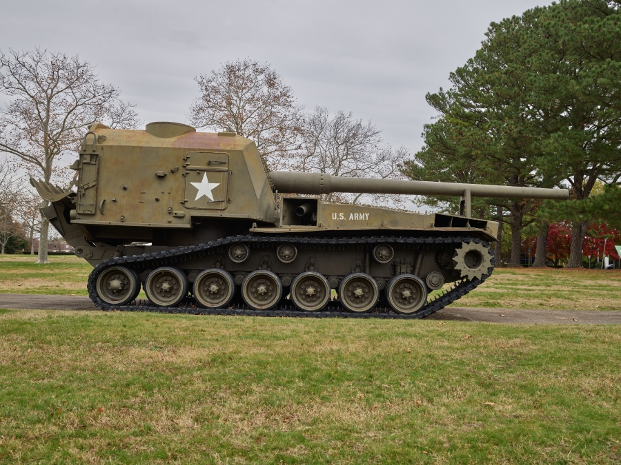 tank-like M53 self-propelled gun outside the Virginia War Museum ...